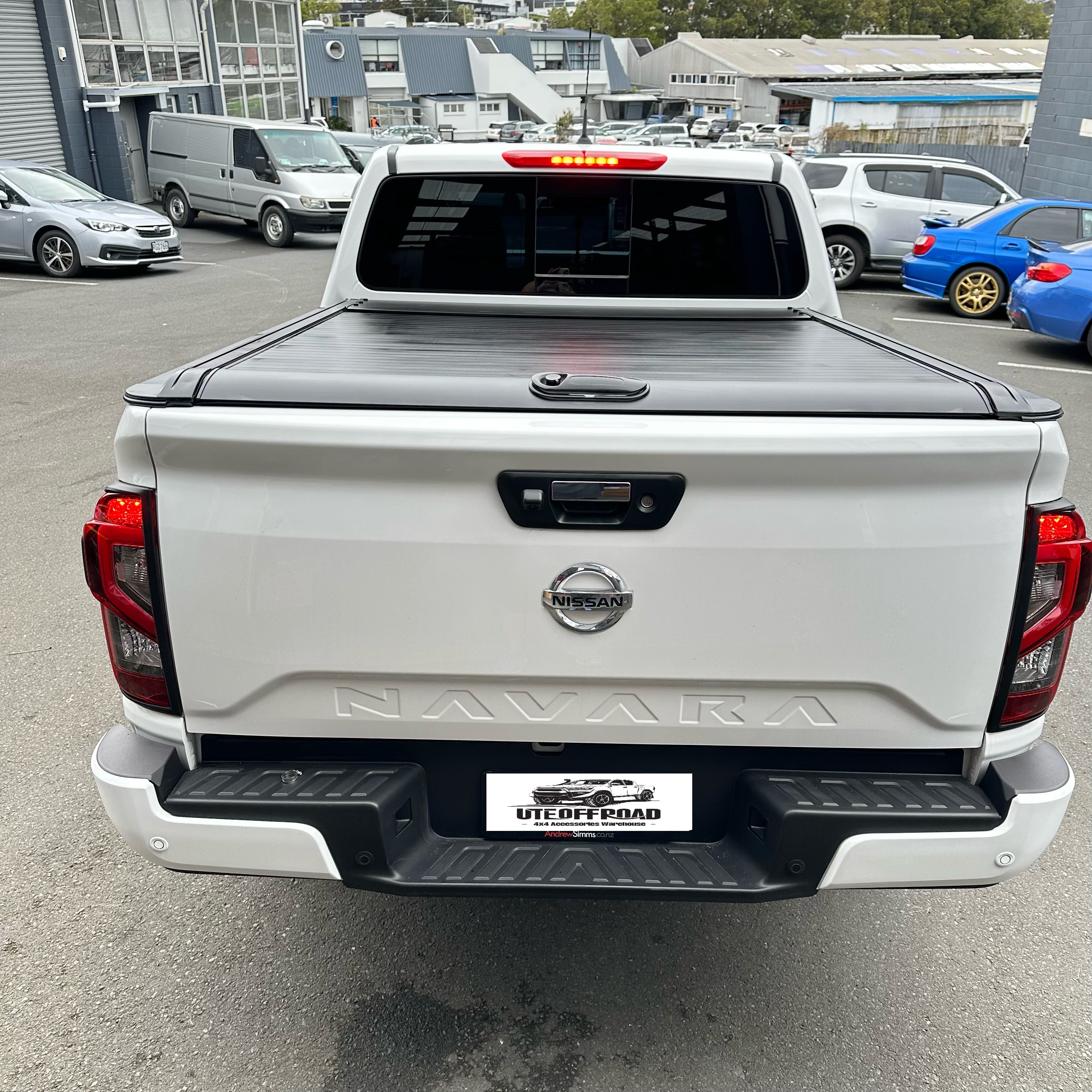 Standard Manual Roller Shutter/Tonneau Cover for Nissan Navara NP300 2